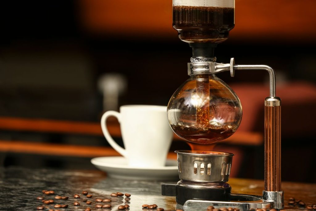 How does a vacuum coffee pot work?